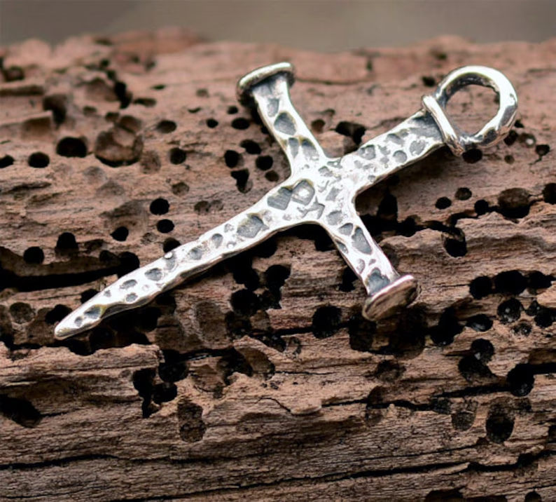 ️100% Handmade Silver Rustic Nail Cross (𝐂𝐡𝐚𝐝 𝐒𝐦𝐢𝐭𝐡 𝐇𝐚𝐧𝐝𝐦𝐚𝐝𝐞®)